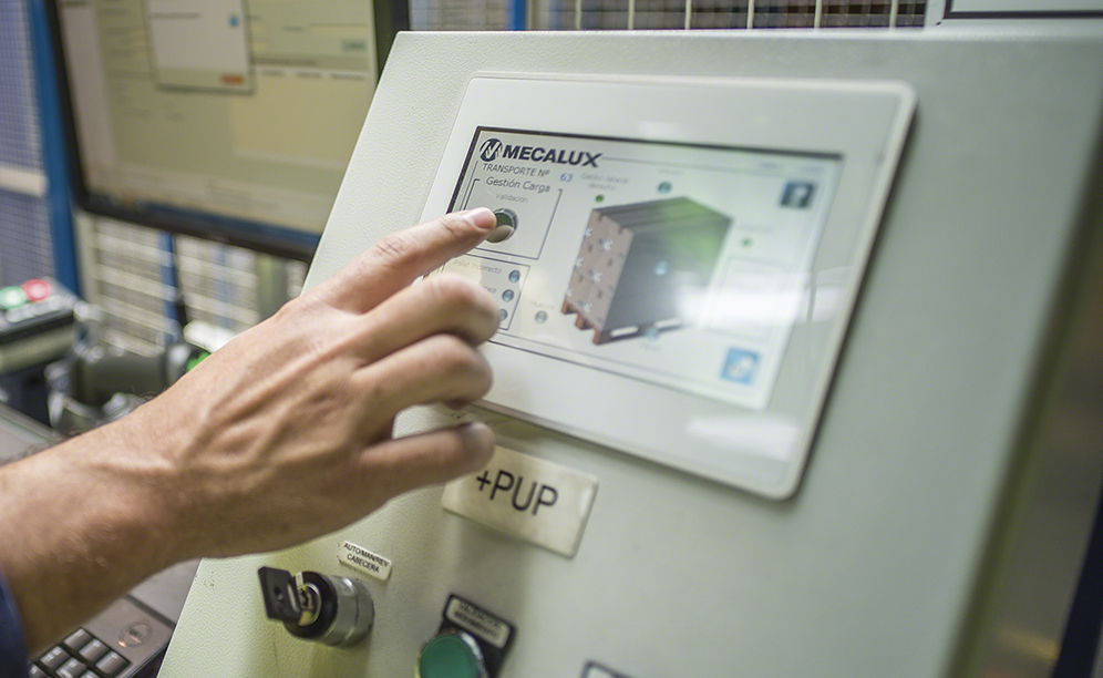 Example of automated clad-rack warehouse for Cepsa - Mecalux.ng